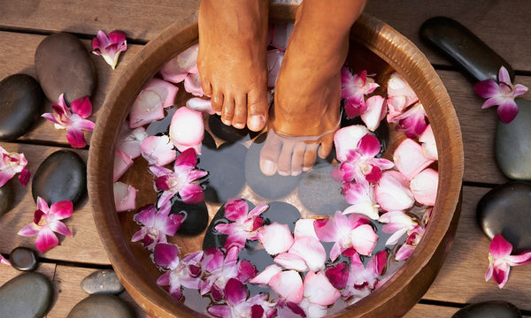 How to Do a Detox Foot Soak with Natural Ingredients at Home – Beauty ...